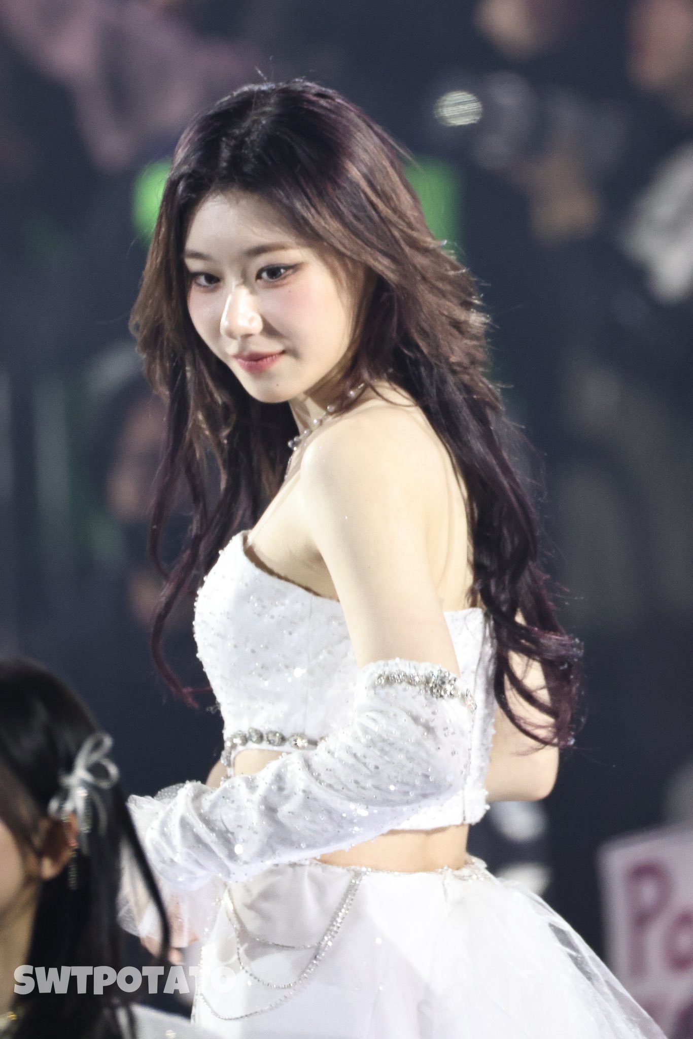 Chaeryeong ITZY :: สาวหมวยชุดขาว 1 Set