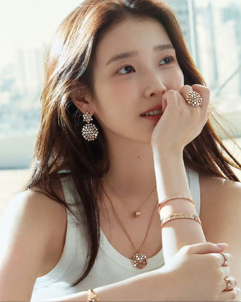 IU 4 รูป สวยอ่ะ